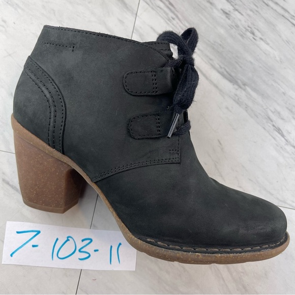 Clarks | Shoes | Clarks Womens 7 M Black Leather Ankle Heels Chukka ...